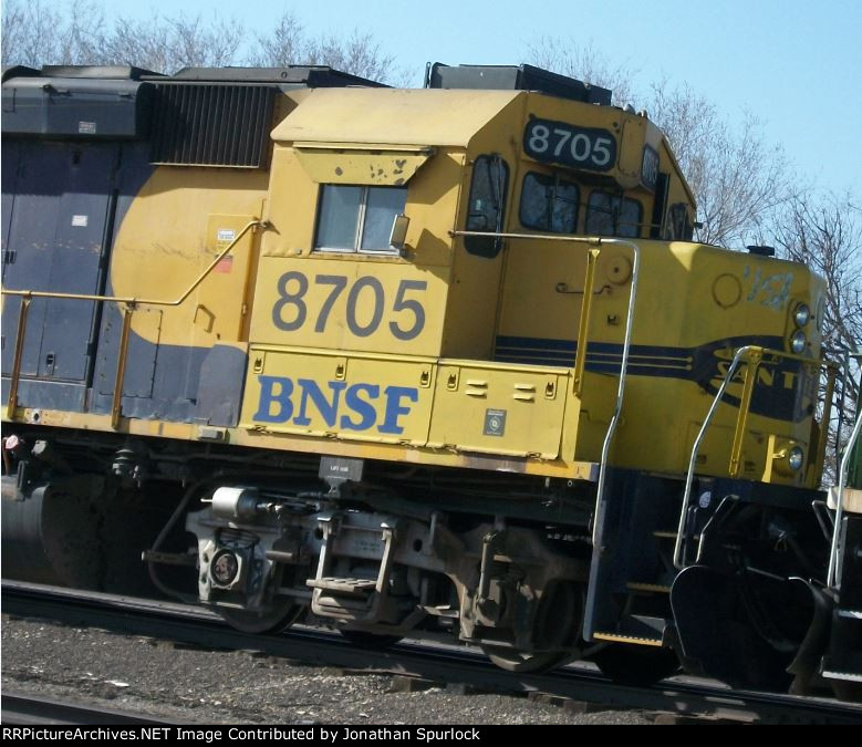 BNSF 8705, close-up of cab view, engineer's side